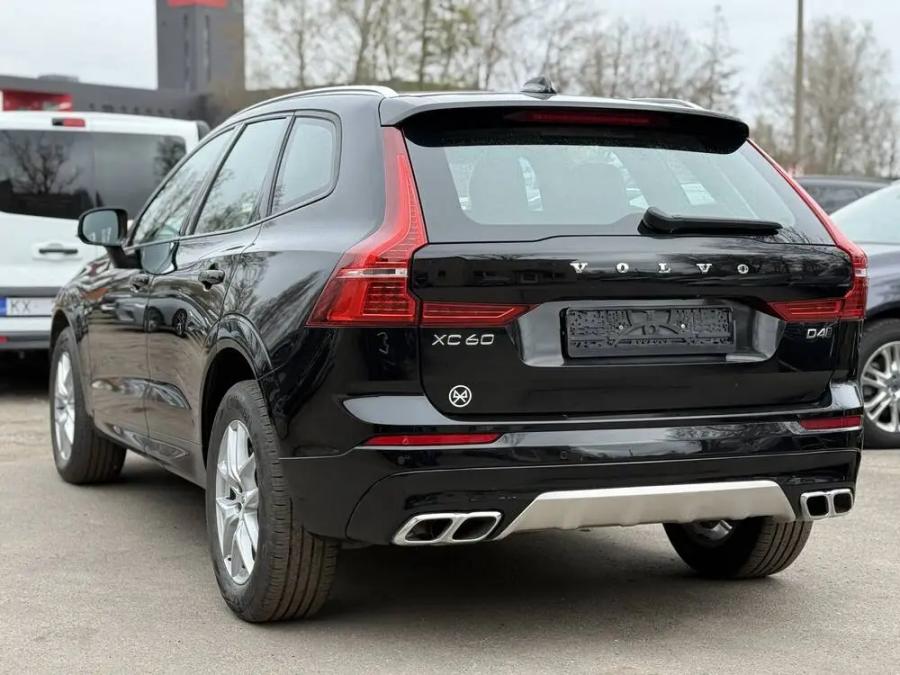 Black Volvo XC60 2019 in Riga, with an engine capacity of 2.00 L and mileage of 109 thousand km for 23800 €, photo 4 on AUTOMOTO.COM.LV