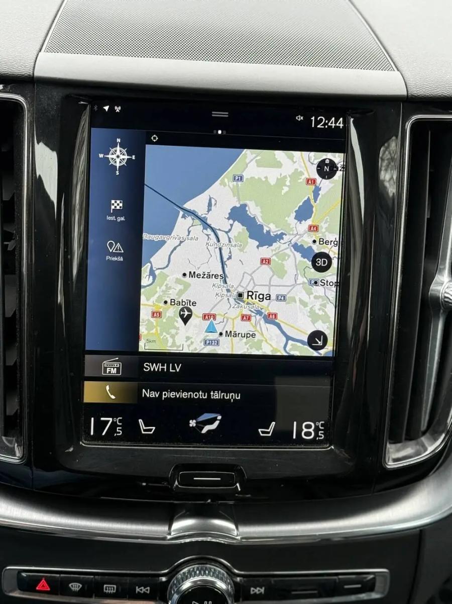Black Volvo XC60 2019 in Riga, with an engine capacity of 2.00 L and mileage of 109 thousand km for 23800 €, photo 11 on AUTOMOTO.COM.LV