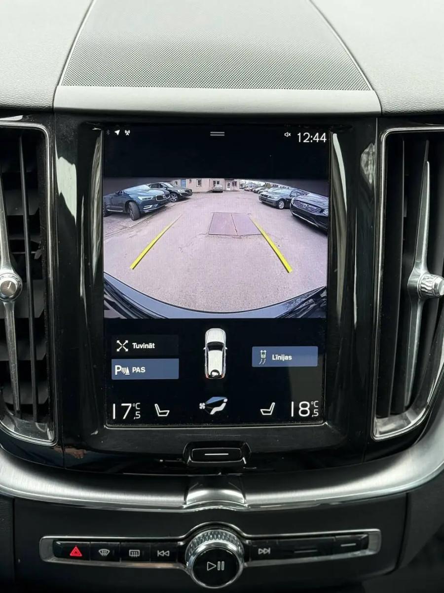 Black Volvo XC60 2019 in Riga, with an engine capacity of 2.00 L and mileage of 109 thousand km for 23800 €, photo 13 on AUTOMOTO.COM.LV