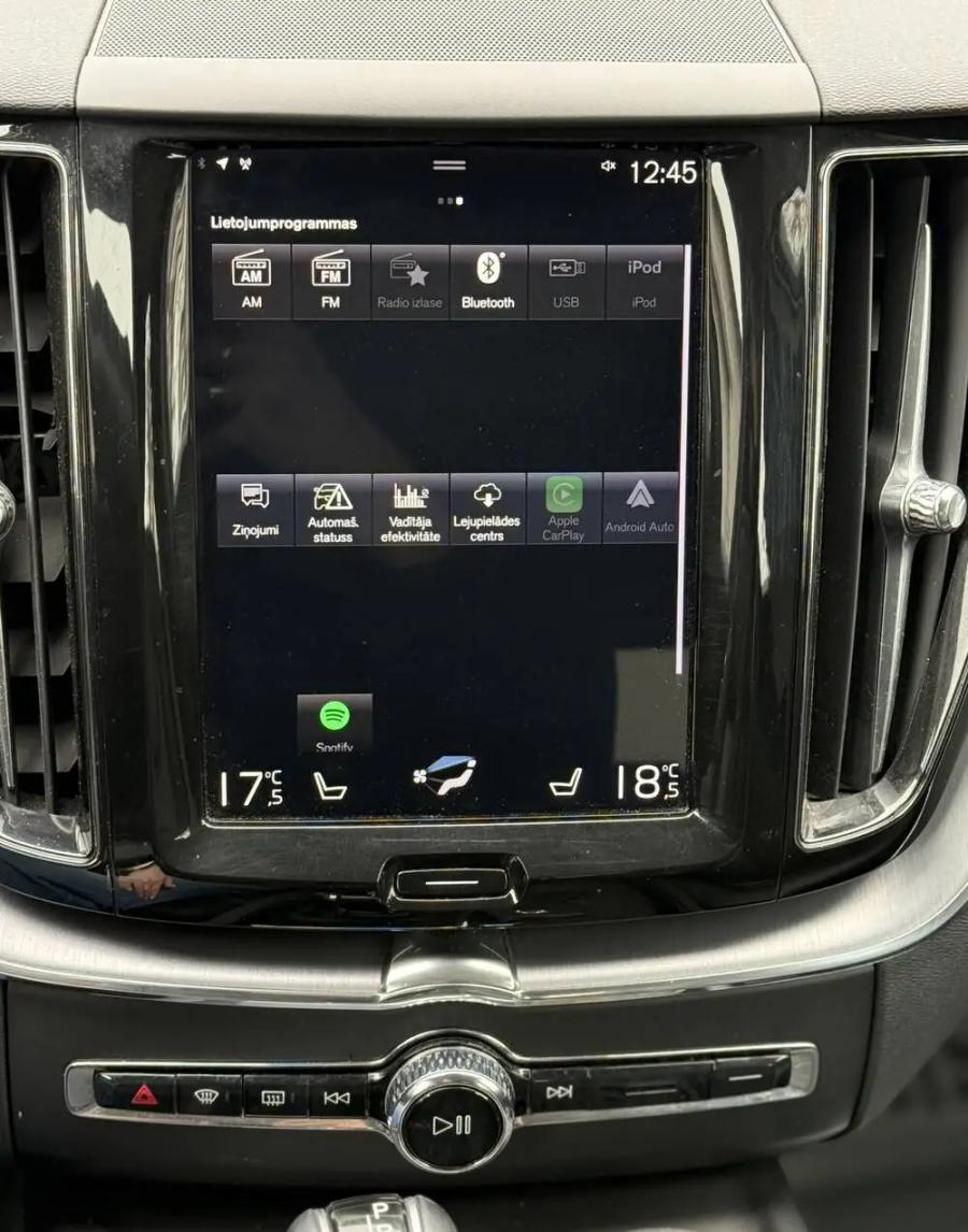 Black Volvo XC60 2019 in Riga, with an engine capacity of 2.00 L and mileage of 109 thousand km for 23800 €, photo 15 on AUTOMOTO.COM.LV