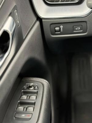 Black Volvo XC60 2019 in Riga, with an engine capacity of 2.00 L and mileage of 109 thousand km for 23800 €, photo 16 on AUTOMOTO.COM.LV