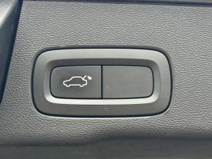 Black Volvo XC60 2019 in Riga, with an engine capacity of 2.00 L and mileage of 109 thousand km for 23800 €, photo 17 on AUTOMOTO.COM.LV