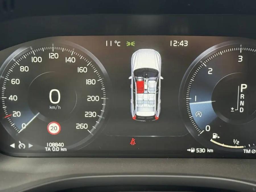 Black Volvo XC60 2019 in Riga, with an engine capacity of 2.00 L and mileage of 109 thousand km for 23800 €, photo 19 on AUTOMOTO.COM.LV
