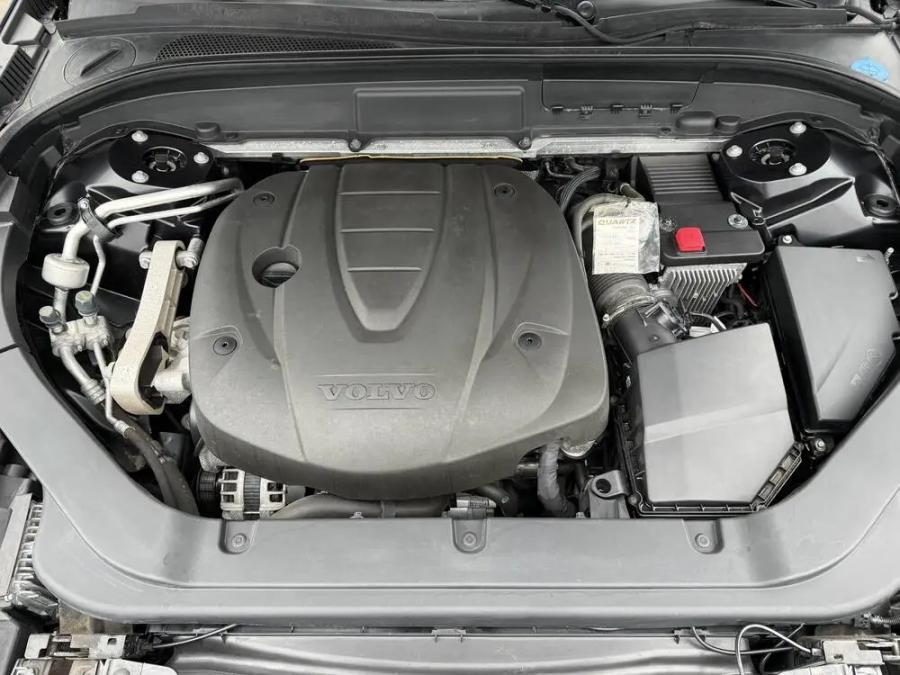 Black Volvo XC60 2019 in Riga, with an engine capacity of 2.00 L and mileage of 109 thousand km for 23800 €, photo 20 on AUTOMOTO.COM.LV