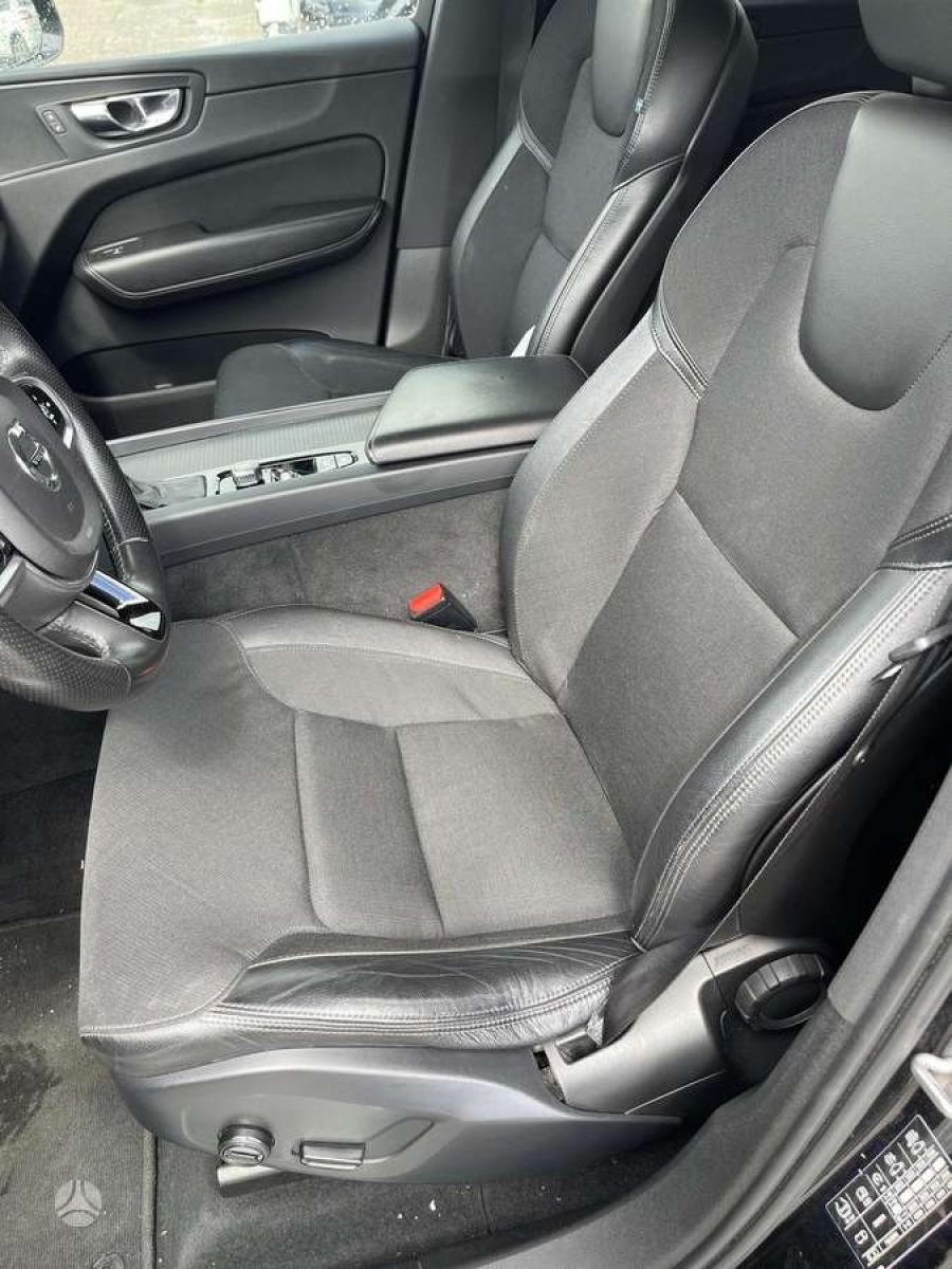 Melns Volvo XC60 2019 Panevēža, ar dzinēja tilpumu 2.00 L un nobraukumu 205 tūkst. km par 14300 €, foto 13 vietnē AUTOMOTO.COM.LV