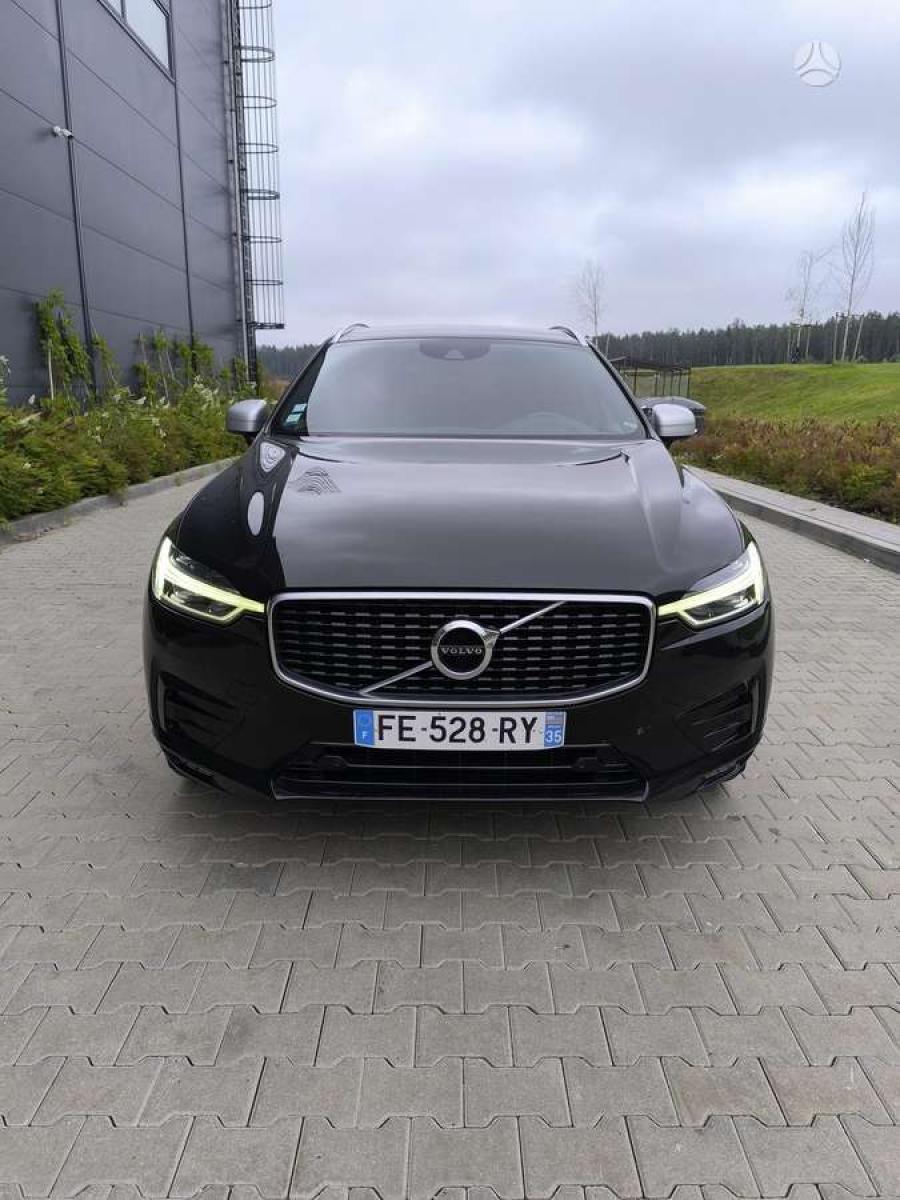 Black Volvo XC60 2019 in Vilnius, with an engine capacity of 2.00 L and mileage of 268 thousand km for 17600 €, photo 3 on AUTOMOTO.COM.LV