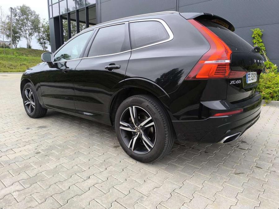 Black Volvo XC60 2019 in Vilnius, with an engine capacity of 2.00 L and mileage of 268 thousand km for 17600 €, photo 5 on AUTOMOTO.COM.LV