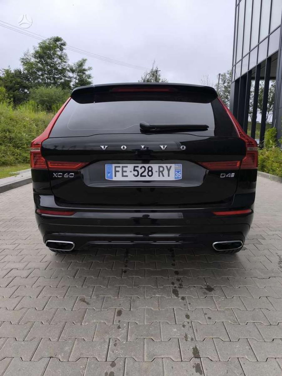 Black Volvo XC60 2019 in Vilnius, with an engine capacity of 2.00 L and mileage of 268 thousand km for 17600 €, photo 8 on AUTOMOTO.COM.LV