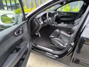 Black Volvo XC60 2019 in Vilnius, with an engine capacity of 2.00 L and mileage of 268 thousand km for 17600 €, photo 10 on AUTOMOTO.COM.LV