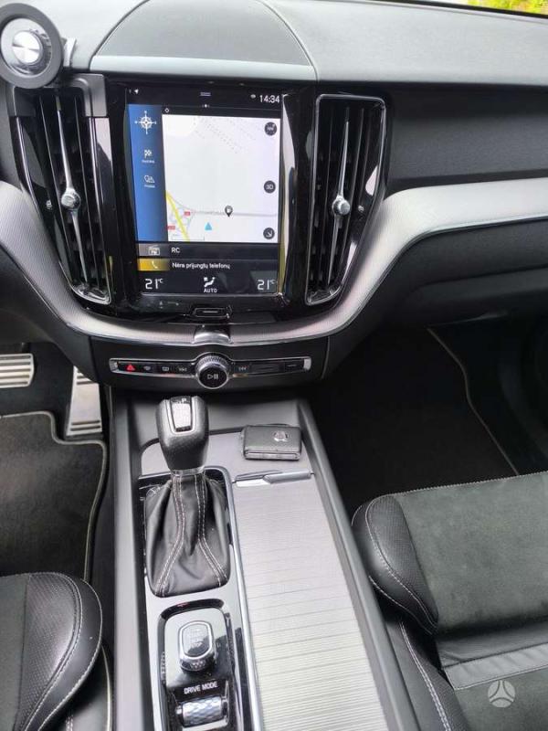Black Volvo XC60 2019 in Vilnius, with an engine capacity of 2.00 L and mileage of 268 thousand km for 17600 €, photo 10 on AUTOMOTO.COM.LV