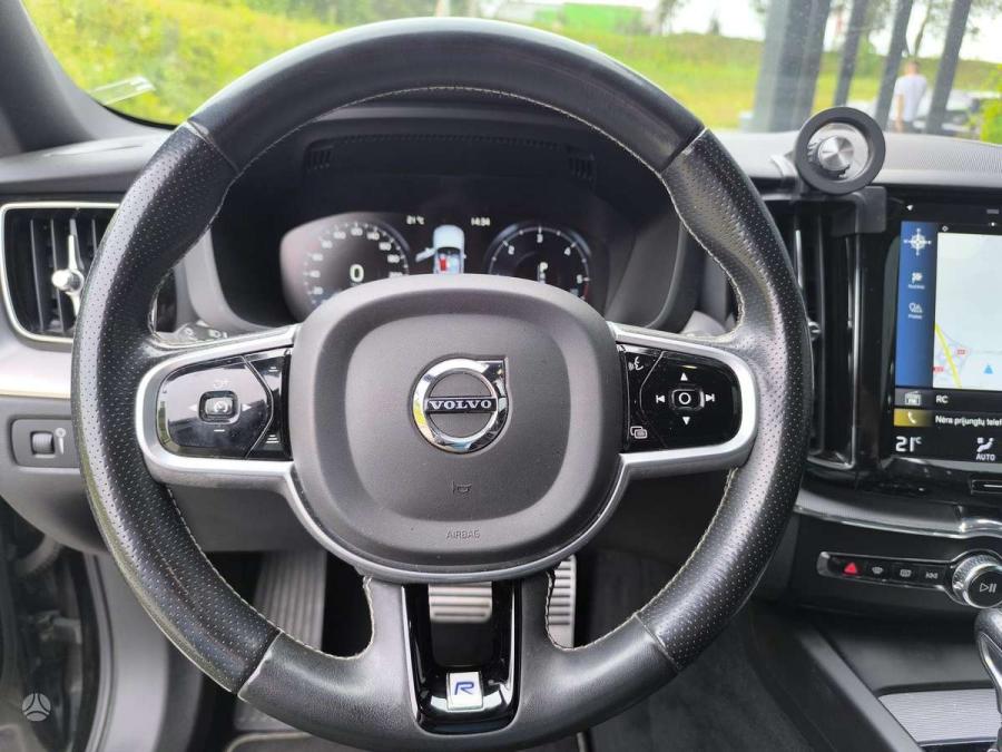 Black Volvo XC60 2019 in Vilnius, with an engine capacity of 2.00 L and mileage of 268 thousand km for 17600 €, photo 12 on AUTOMOTO.COM.LV