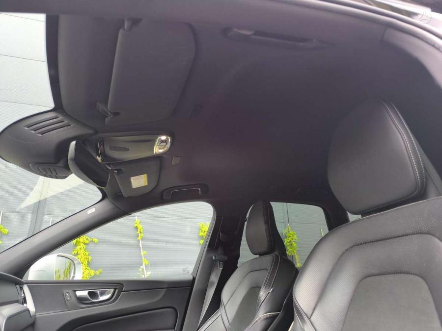 Black Volvo XC60 2019 in Vilnius, with an engine capacity of 2.00 L and mileage of 268 thousand km for 17600 €, photo 16 on AUTOMOTO.COM.LV
