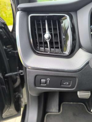Black Volvo XC60 2019 in Vilnius, with an engine capacity of 2.00 L and mileage of 268 thousand km for 17600 €, photo 17 on AUTOMOTO.COM.LV