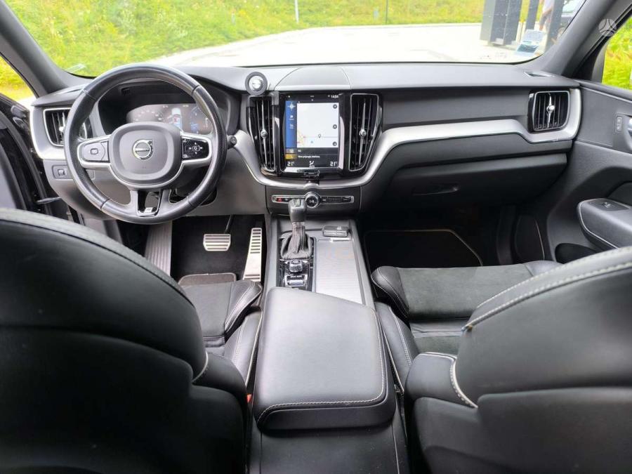 Black Volvo XC60 2019 in Vilnius, with an engine capacity of 2.00 L and mileage of 268 thousand km for 17600 €, photo 22 on AUTOMOTO.COM.LV