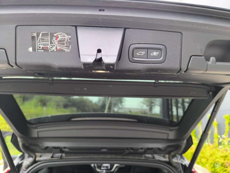 Black Volvo XC60 2019 in Vilnius, with an engine capacity of 2.00 L and mileage of 268 thousand km for 17600 €, photo 24 on AUTOMOTO.COM.LV