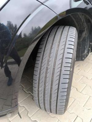 Black Volvo XC60 2019 in Vilnius, with an engine capacity of 2.00 L and mileage of 268 thousand km for 17600 €, photo 27 on AUTOMOTO.COM.LV