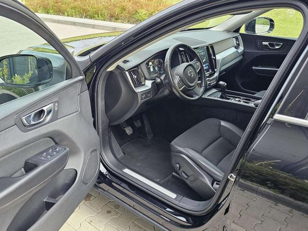 Melns Volvo XC60 2019 Viļņa, ar dzinēja tilpumu 1.97 L un nobraukumu 179 tūkst. km par 16700 €, foto 6 vietnē AUTOMOTO.COM.LV