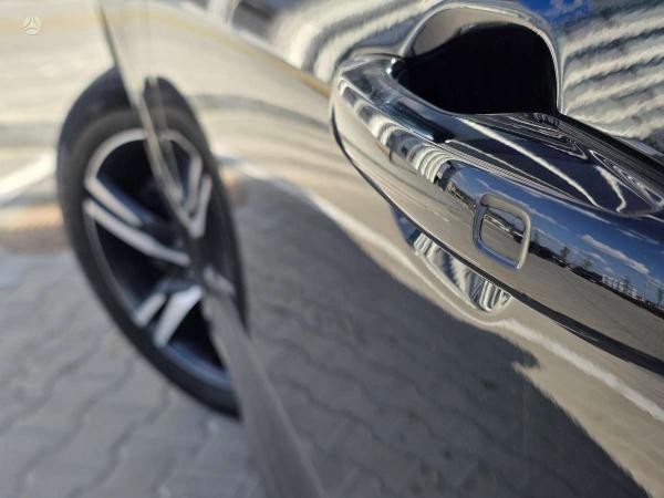 Black Volvo XC60 2019 in Vilnius, with an engine capacity of 1.97 L and mileage of 242 thousand km for 24200 €, photo 8 on AUTOMOTO.COM.LV