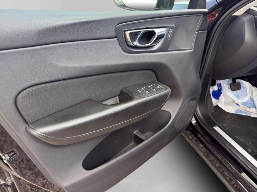 Melns Volvo XC60 2019 Viļņa, ar dzinēja tilpumu 2.00 L un nobraukumu 277 tūkst. km par 20890 €, foto 13 vietnē AUTOMOTO.COM.LV