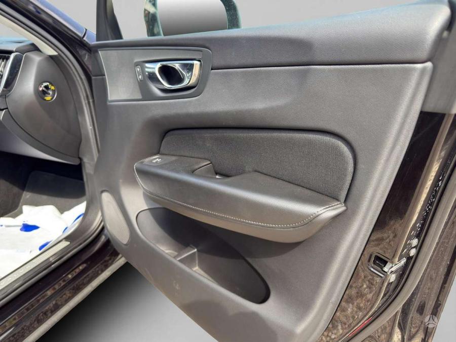 Melns Volvo XC60 2019 Viļņa, ar dzinēja tilpumu 2.00 L un nobraukumu 277 tūkst. km par 20890 €, foto 18 vietnē AUTOMOTO.COM.LV