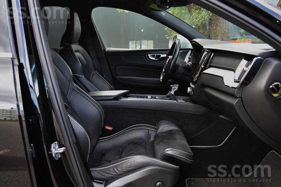 Black Volvo XC60 2019 in Riga, with an engine capacity of 2.00 L and mileage of 193 thousand km for 19800 €, photo 12 on AUTOMOTO.COM.LV