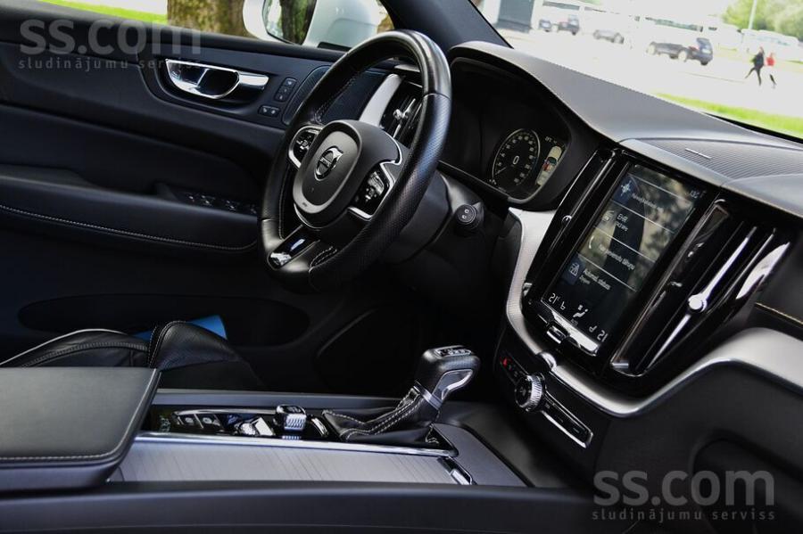 Black Volvo XC60 2019 in Riga, with an engine capacity of 2.00 L and mileage of 193 thousand km for 19800 €, photo 17 on AUTOMOTO.COM.LV