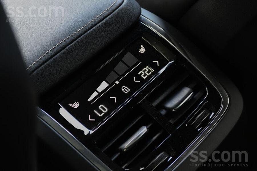 Black Volvo XC60 2019 in Riga, with an engine capacity of 2.00 L and mileage of 193 thousand km for 19800 €, photo 23 on AUTOMOTO.COM.LV