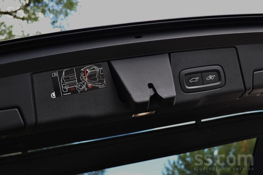 Black Volvo XC60 2019 in Riga, with an engine capacity of 2.00 L and mileage of 193 thousand km for 19800 €, photo 26 on AUTOMOTO.COM.LV