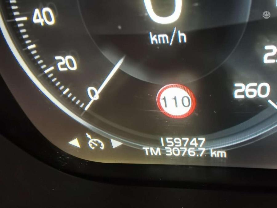Black Volvo XC60 2019 in Kaunas, with an engine capacity of 1.97 L and mileage of 160 thousand km for 11500 €, photo 13 on AUTOMOTO.COM.LV