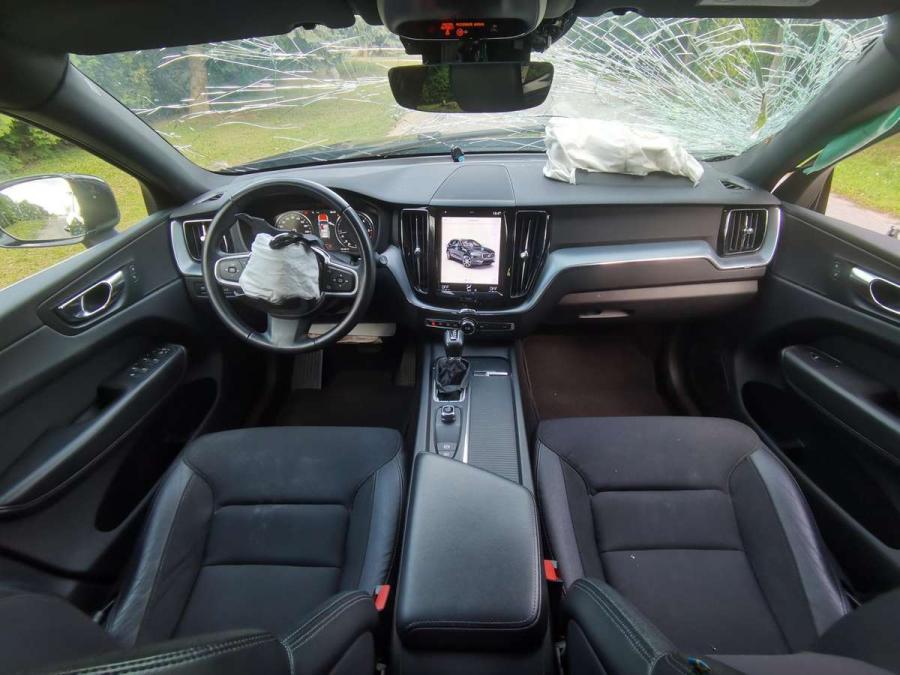 Black Volvo XC60 2019 in Kaunas, with an engine capacity of 1.97 L and mileage of 160 thousand km for 11500 €, photo 16 on AUTOMOTO.COM.LV