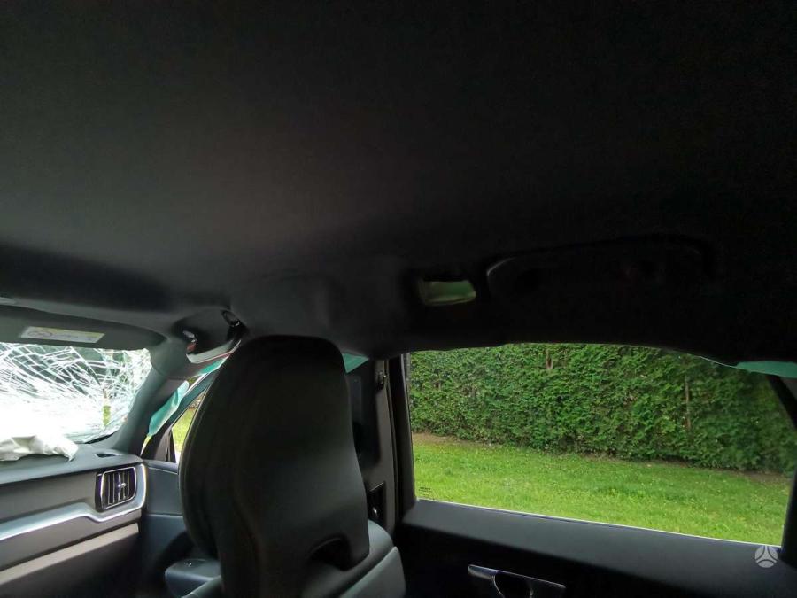 Black Volvo XC60 2019 in Kaunas, with an engine capacity of 1.97 L and mileage of 160 thousand km for 11500 €, photo 17 on AUTOMOTO.COM.LV