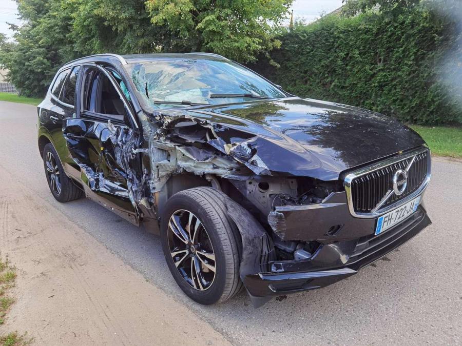 Black Volvo XC60 2019 in Kaunas, with an engine capacity of 1.97 L and mileage of 160 thousand km for 11500 €, photo 18 on AUTOMOTO.COM.LV