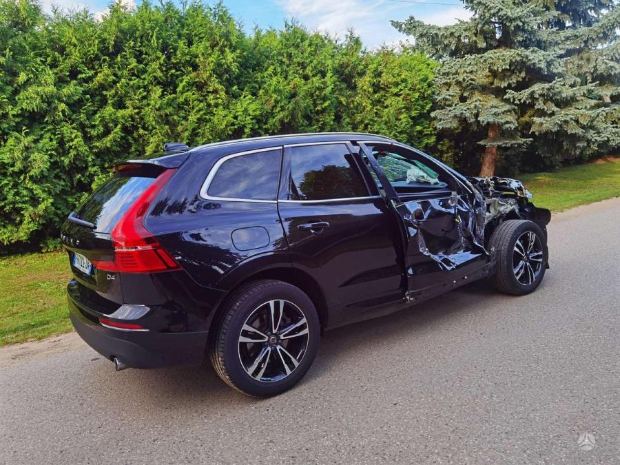 Black Volvo XC60 2019 in Kaunas, with an engine capacity of 1.97 L and mileage of 160 thousand km for 11500 €, photo 20 on AUTOMOTO.COM.LV