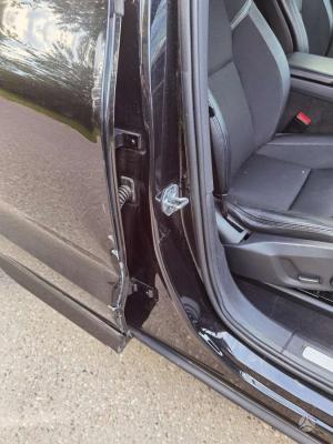 Black Volvo XC60 2019 in Kaunas, with an engine capacity of 1.97 L and mileage of 160 thousand km for 11500 €, photo 23 on AUTOMOTO.COM.LV