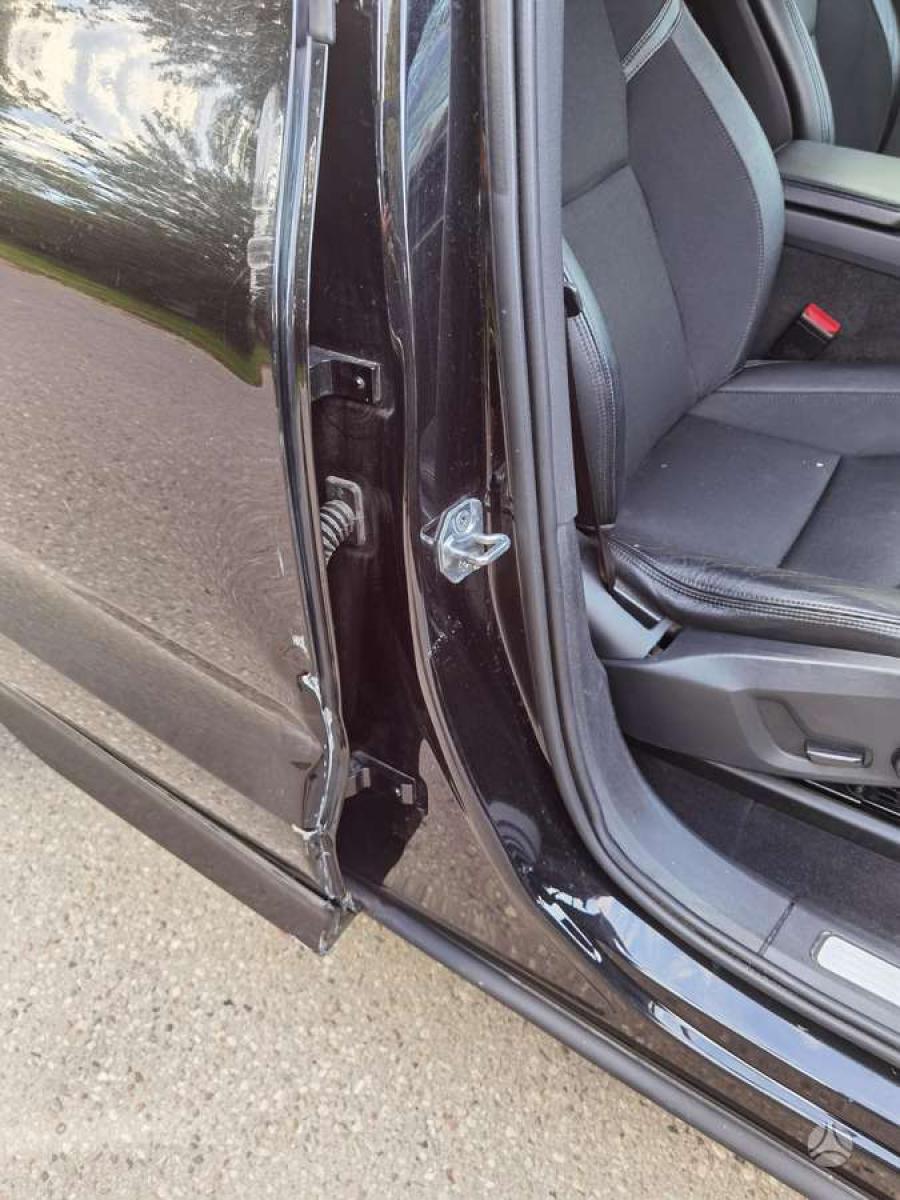 Black Volvo XC60 2019 in Kaunas, with an engine capacity of 1.97 L and mileage of 160 thousand km for 11500 €, photo 23 on AUTOMOTO.COM.LV