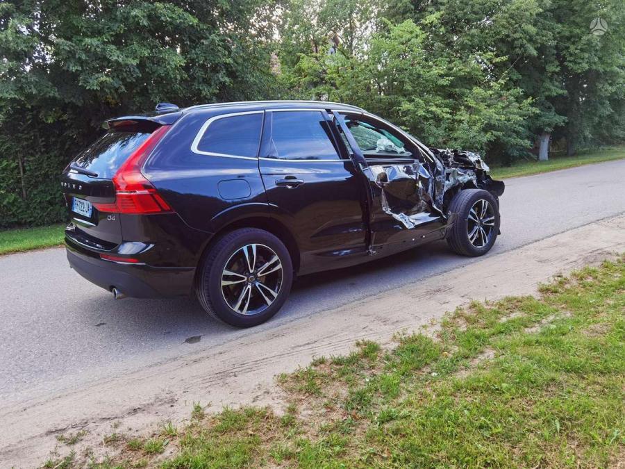Black Volvo XC60 2019 in Kaunas, with an engine capacity of 1.97 L and mileage of 160 thousand km for 11500 €, photo 28 on AUTOMOTO.COM.LV