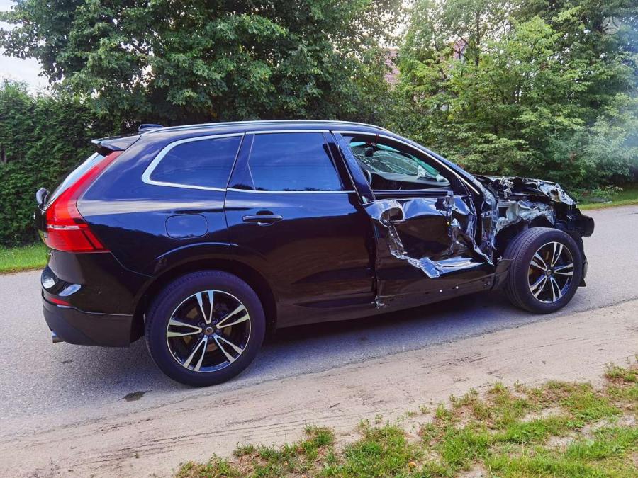 Black Volvo XC60 2019 in Kaunas, with an engine capacity of 1.97 L and mileage of 160 thousand km for 11500 €, photo 29 on AUTOMOTO.COM.LV