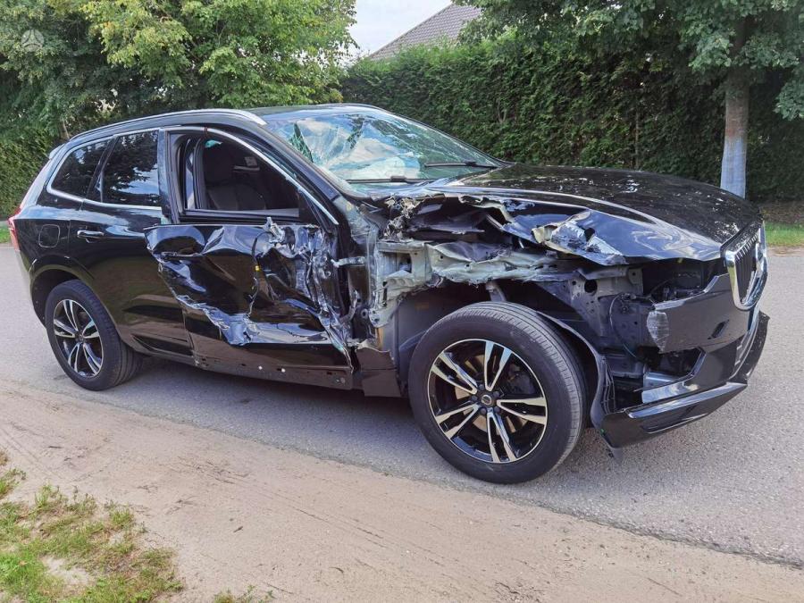 Black Volvo XC60 2019 in Kaunas, with an engine capacity of 1.97 L and mileage of 160 thousand km for 11500 €, photo 30 on AUTOMOTO.COM.LV