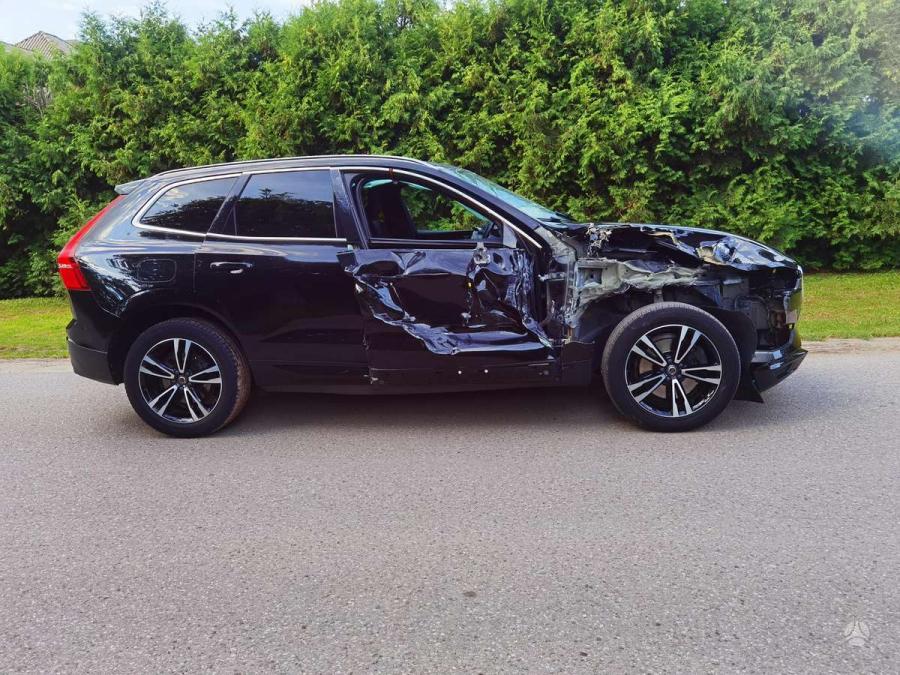Black Volvo XC60 2019 in Kaunas, with an engine capacity of 1.97 L and mileage of 160 thousand km for 11500 €, photo 34 on AUTOMOTO.COM.LV