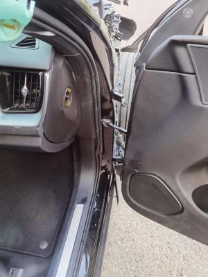 Black Volvo XC60 2019 in Kaunas, with an engine capacity of 1.97 L and mileage of 160 thousand km for 11500 €, photo 44 on AUTOMOTO.COM.LV