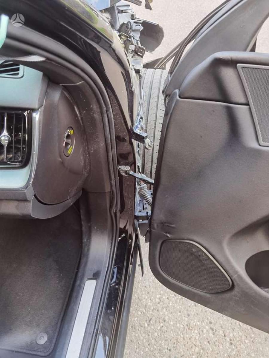 Black Volvo XC60 2019 in Kaunas, with an engine capacity of 1.97 L and mileage of 160 thousand km for 11500 €, photo 45 on AUTOMOTO.COM.LV