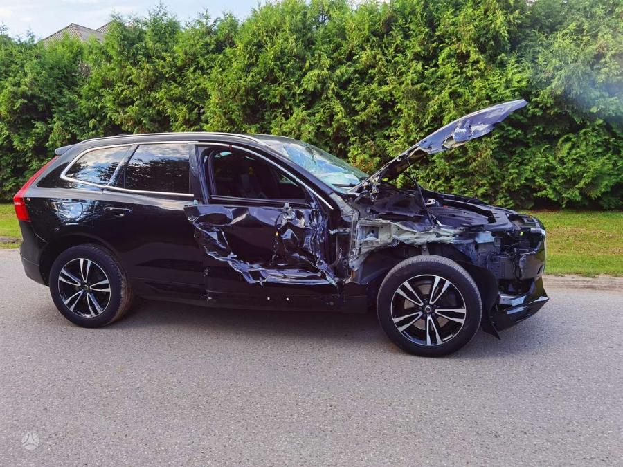 Black Volvo XC60 2019 in Kaunas, with an engine capacity of 1.97 L and mileage of 160 thousand km for 11500 €, photo 47 on AUTOMOTO.COM.LV