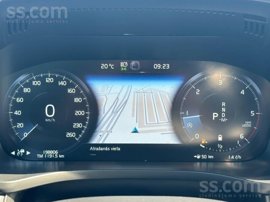 Black Volvo XC60 2019 in Riga, with an engine capacity of 2.00 L and mileage of 199 thousand km for 25600 €, photo 11 on AUTOMOTO.COM.LV