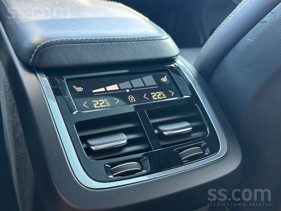 Black Volvo XC60 2019 in Riga, with an engine capacity of 2.00 L and mileage of 199 thousand km for 25600 €, photo 20 on AUTOMOTO.COM.LV