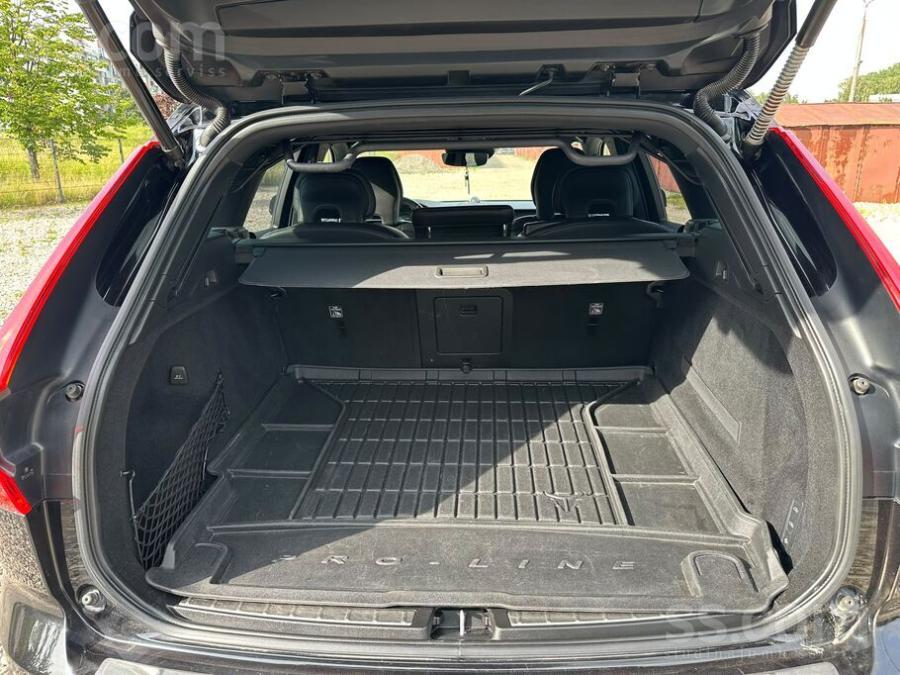 Black Volvo XC60 2019 in Riga, with an engine capacity of 2.00 L and mileage of 199 thousand km for 25600 €, photo 21 on AUTOMOTO.COM.LV