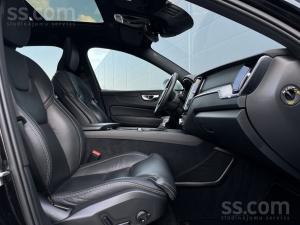 Black Volvo XC60 2019 in Riga, with an engine capacity of 2.00 L and mileage of 185 thousand km for 21900 €, photo 7 on AUTOMOTO.COM.LV