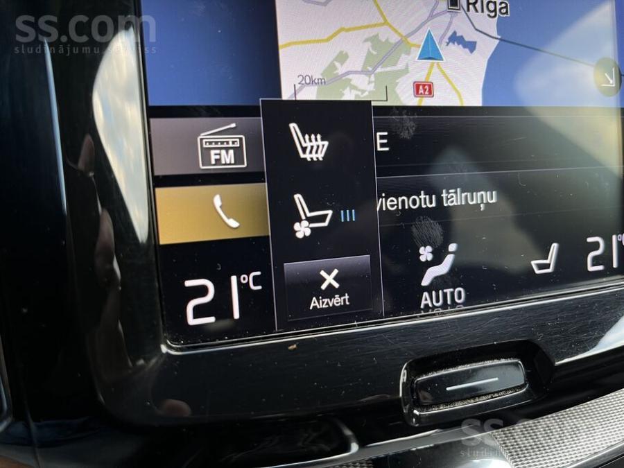 Black Volvo XC60 2019 in Riga, with an engine capacity of 2.00 L and mileage of 185 thousand km for 21900 €, photo 9 on AUTOMOTO.COM.LV