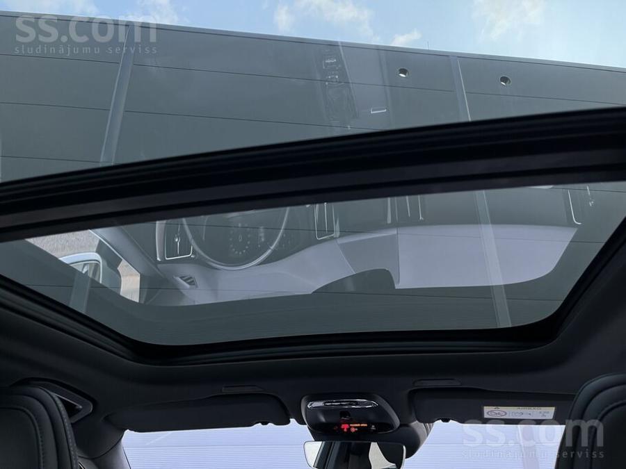 Black Volvo XC60 2019 in Riga, with an engine capacity of 2.00 L and mileage of 185 thousand km for 21900 €, photo 12 on AUTOMOTO.COM.LV