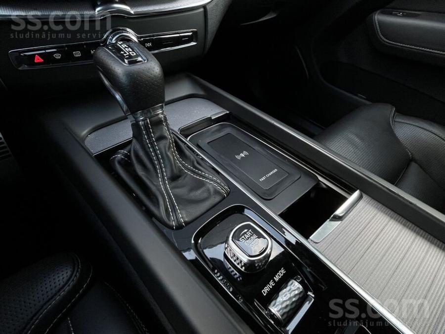 Black Volvo XC60 2019 in Riga, with an engine capacity of 2.00 L and mileage of 185 thousand km for 21900 €, photo 13 on AUTOMOTO.COM.LV