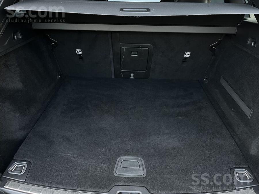 Black Volvo XC60 2019 in Riga, with an engine capacity of 2.00 L and mileage of 185 thousand km for 21900 €, photo 19 on AUTOMOTO.COM.LV